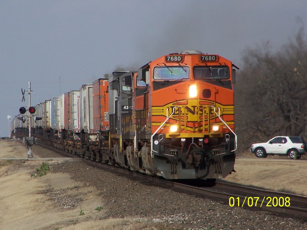 BNSF ES44DC 7680